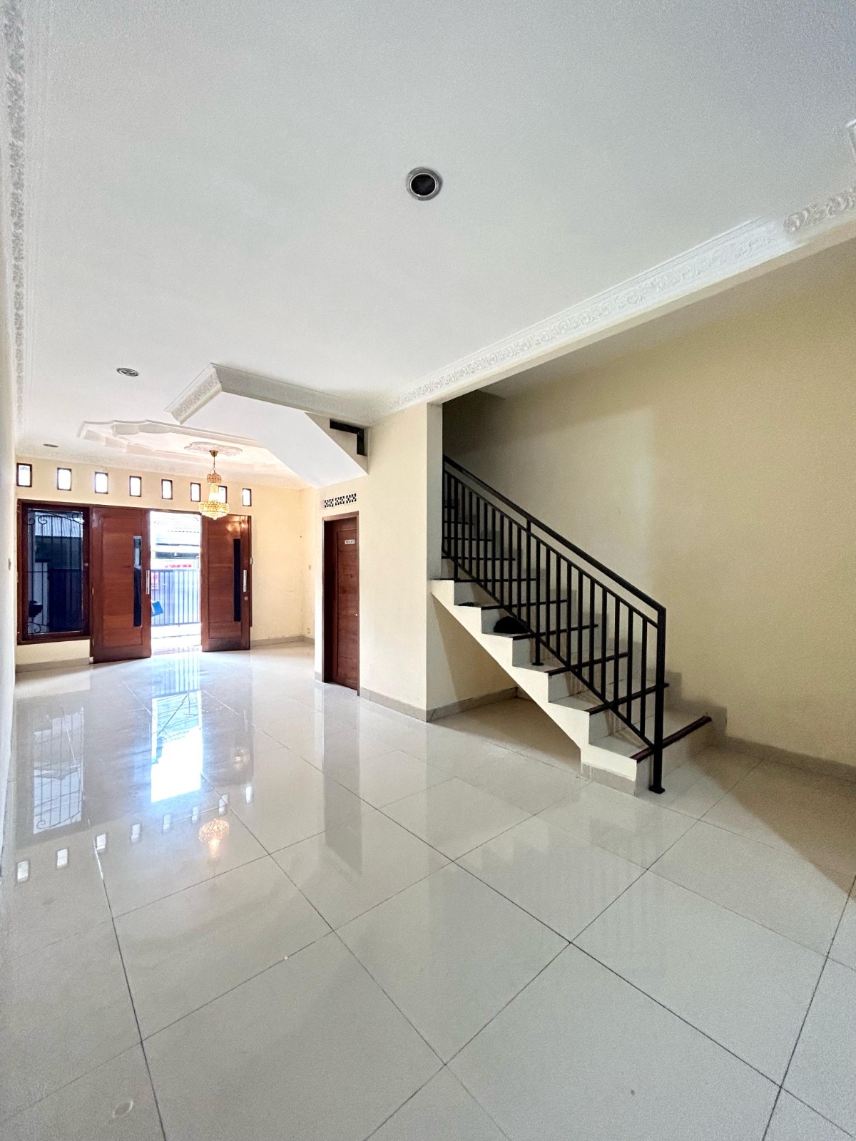 Disewakan Rumah Di Tebet Cocok untuk Hunian Atau Kantor - Jalan Lebar ...